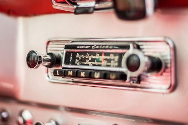 The Evolution of Car Radio Though the Years