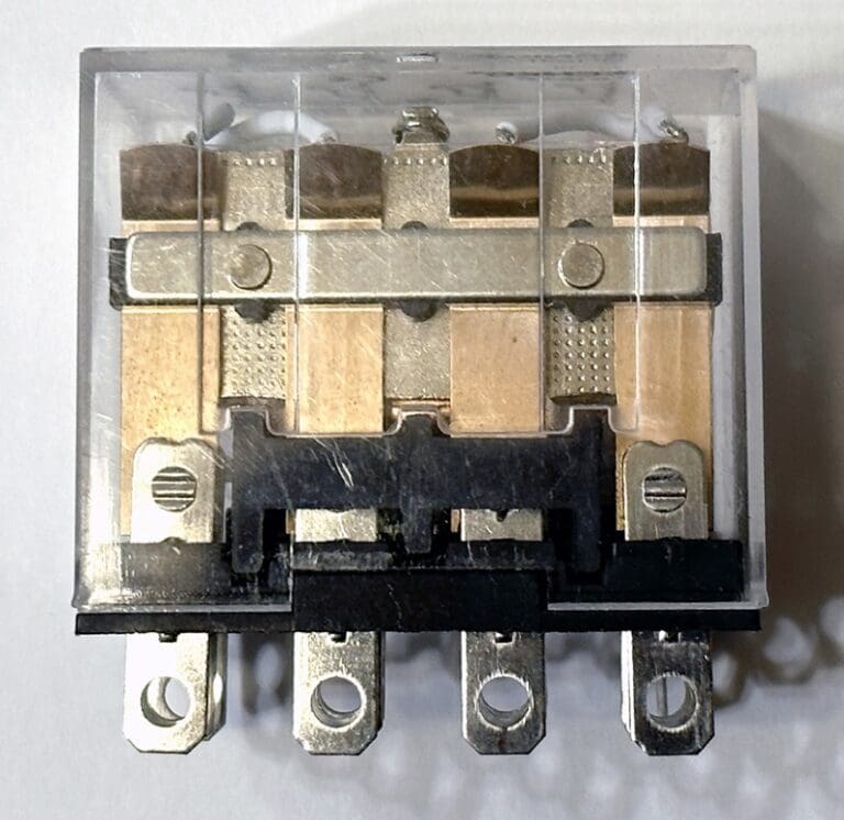 What Are 12-Volt Relays?